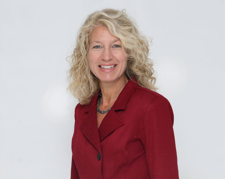 Kelly Ralston Finds Ways to Stand Out - 3WaysDigital